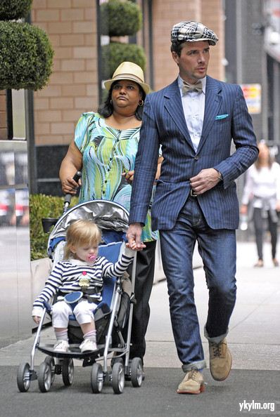 Gossip Girl Spain: Matthew Settle paseando con su hija, 25 de abril