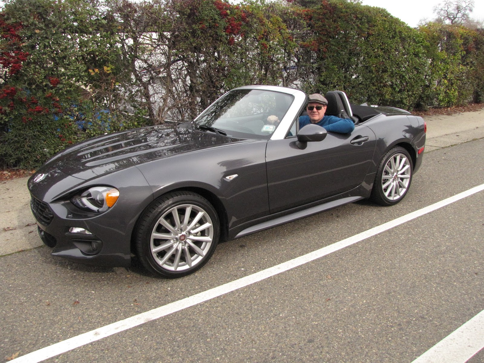 AutoGlo: Fiat 124 Spider Lusso two-seater is a small wonder