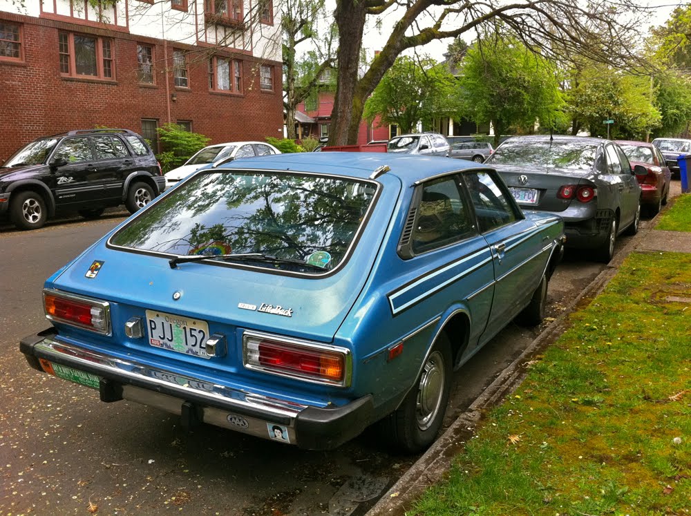 OLD PARKED CARS.: 1977 Toyota Corolla Deluxe Liftback.