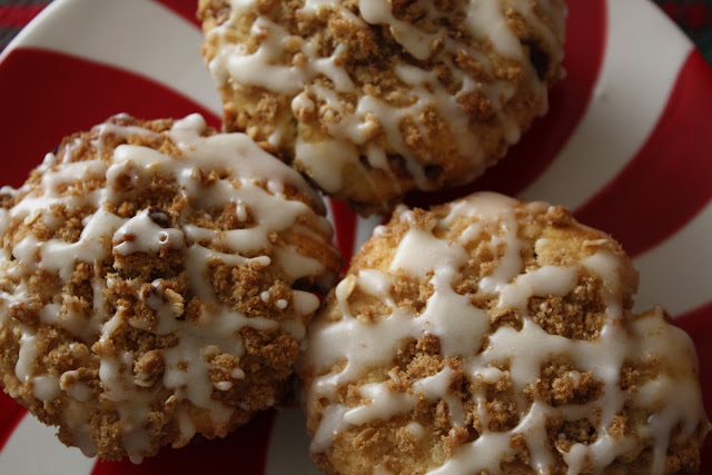 A Tale of Two Feet: Gooey Cinnamon Muffins