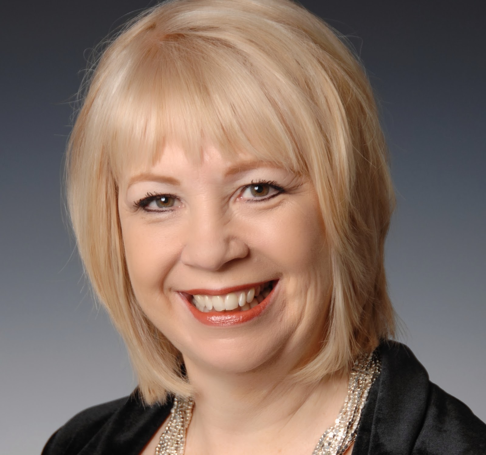 Mandi Hall's Instagram, Twitter & Facebook on IDCrawl