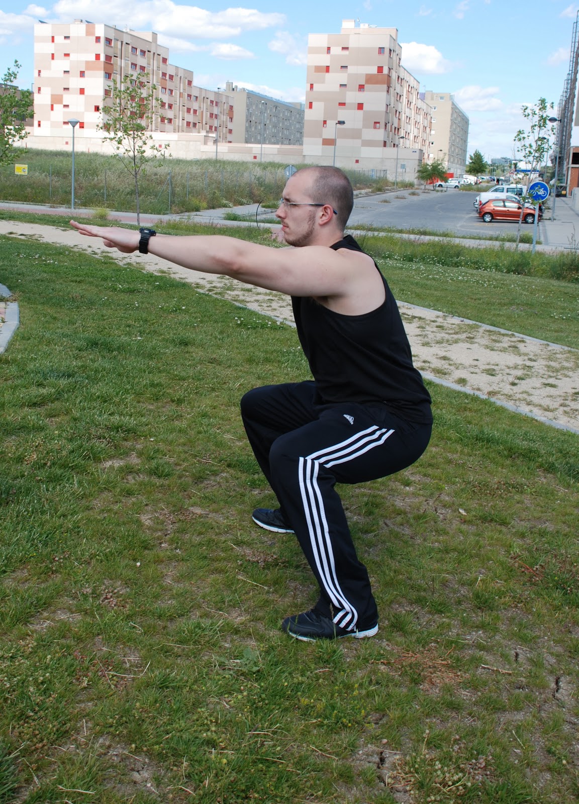 ENTRENADOR PERSONAL: SIENTETE EN FORMA: SENTADILLA O SQUAT