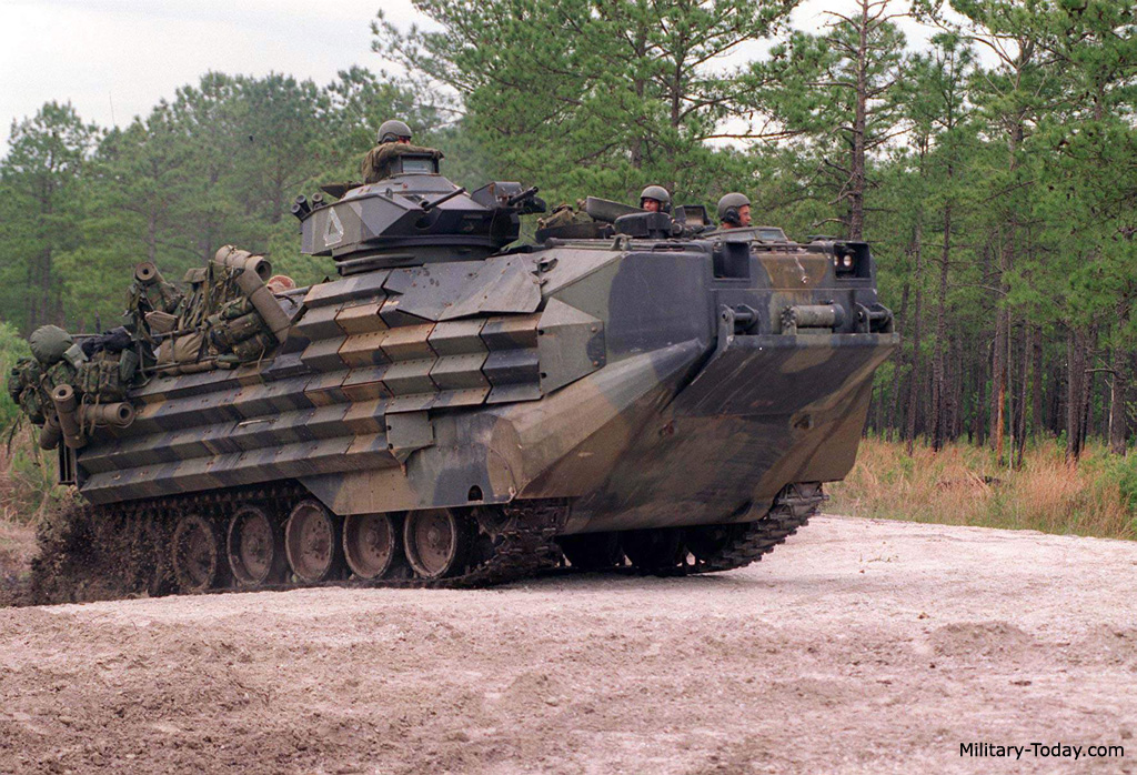 WARFARE Blog: BAE SYSTEMS AAV-7. O rei da praia