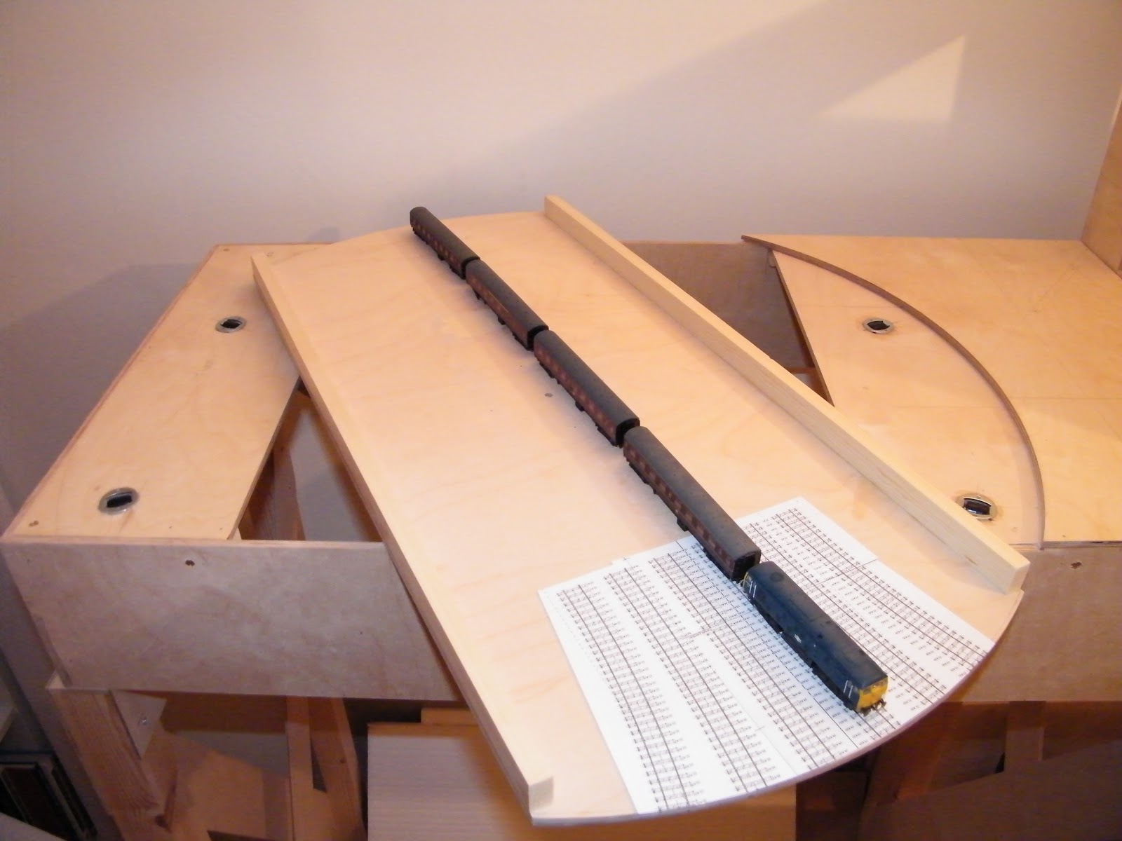 Anthony Yeates' 2mm Blog: Left-hand Fiddle Yard
