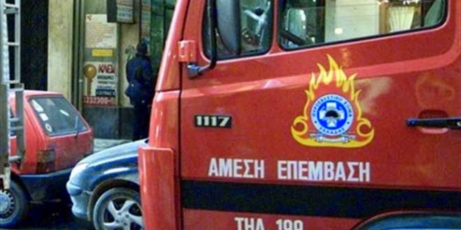 ΦΩΤΙΑ ΣΕ ΕΓΚΑΤΑΛΕΛΕΙΜΜΕΝΟ ΚΤΙΡΙΟ ΣΤΟ ΚΕΝΤΡΟ ΤΗΣ ΑΘΗΝΑΣ... ΜΗΝ ΡΩΤΑΤΕ ...