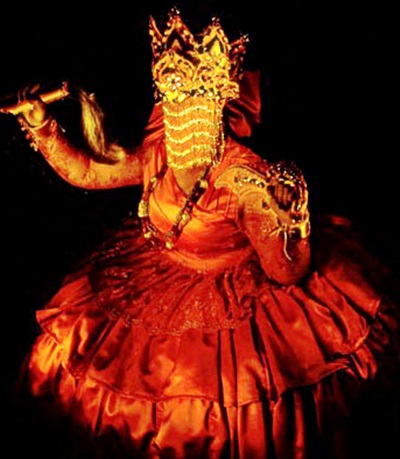 Pai Mutalengunzo: Matamba Nkisi guerreira com ela todos se encantam.