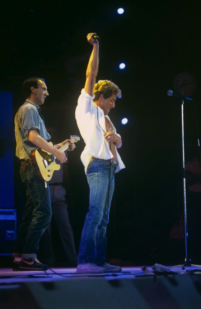 Pictures of Bands On Stage during the 1985 Live Aid Concert at Wembley ...