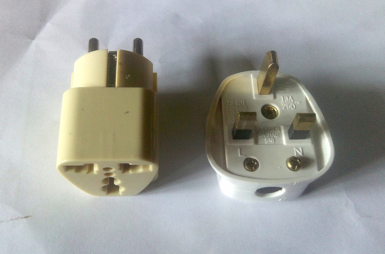 " Cukil - ingataN " : Betulkan Sendiri Charger Laptop yang Patah