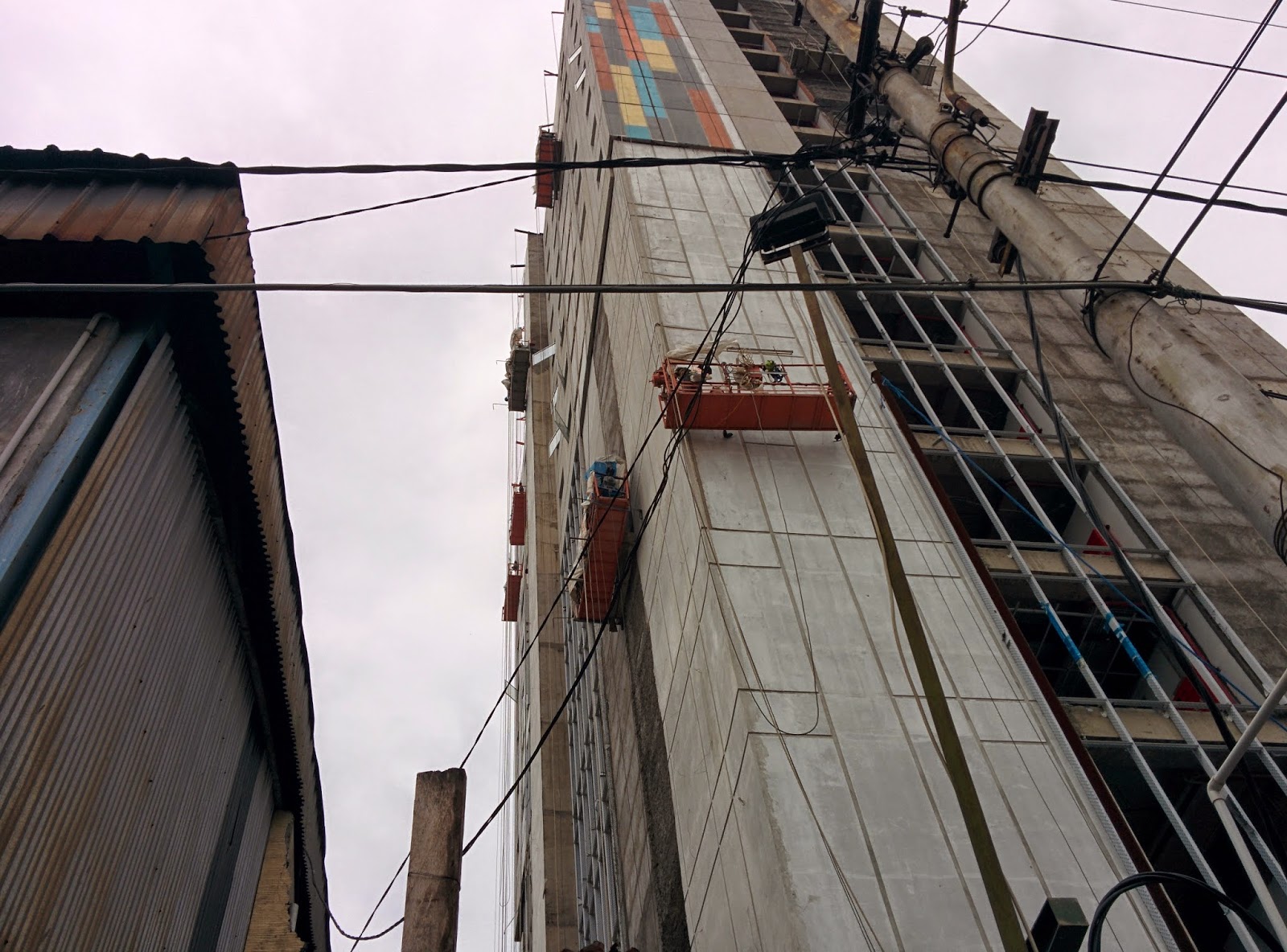 -- PT DUA PERKASA --: Rental Gondola Surabaya - Hotel IBIS Hr. Muhammad.