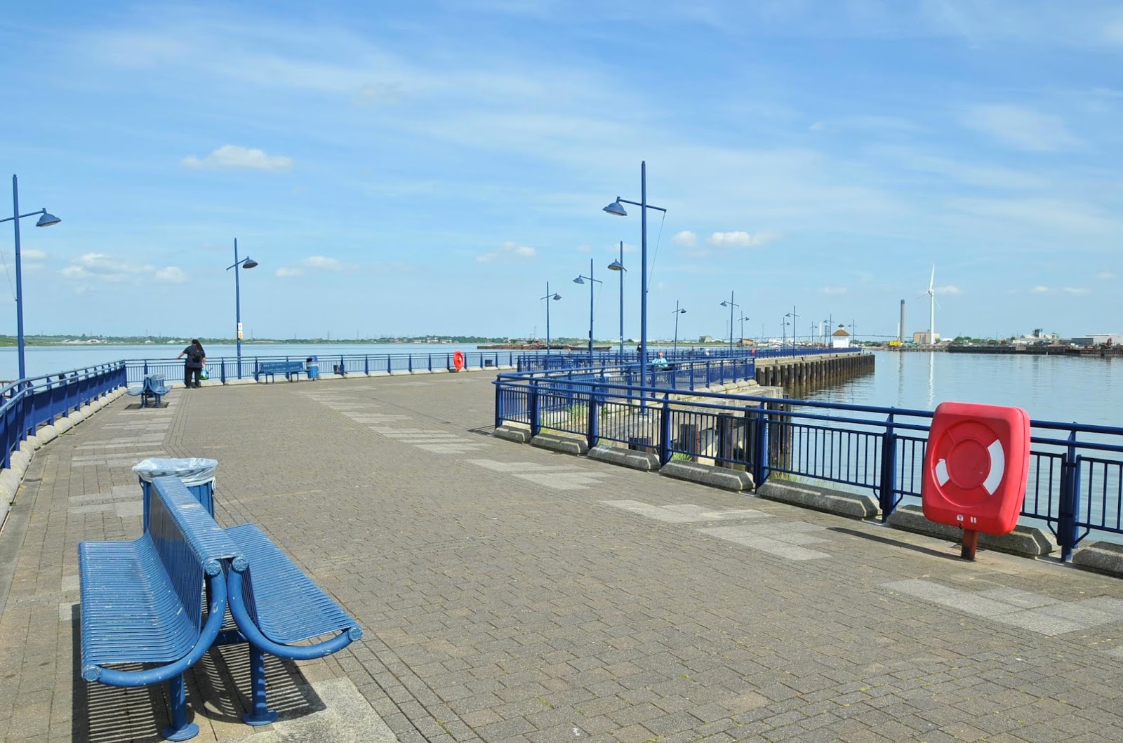Arthur Pewty's maggot sandwich: Erith Pier for sale?