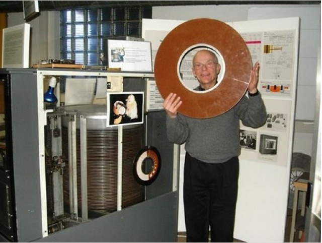 Flávio Antônio: IBM 305 - RAMAC COM HD DE 1 TONELADA ( CURIOSIDADE )