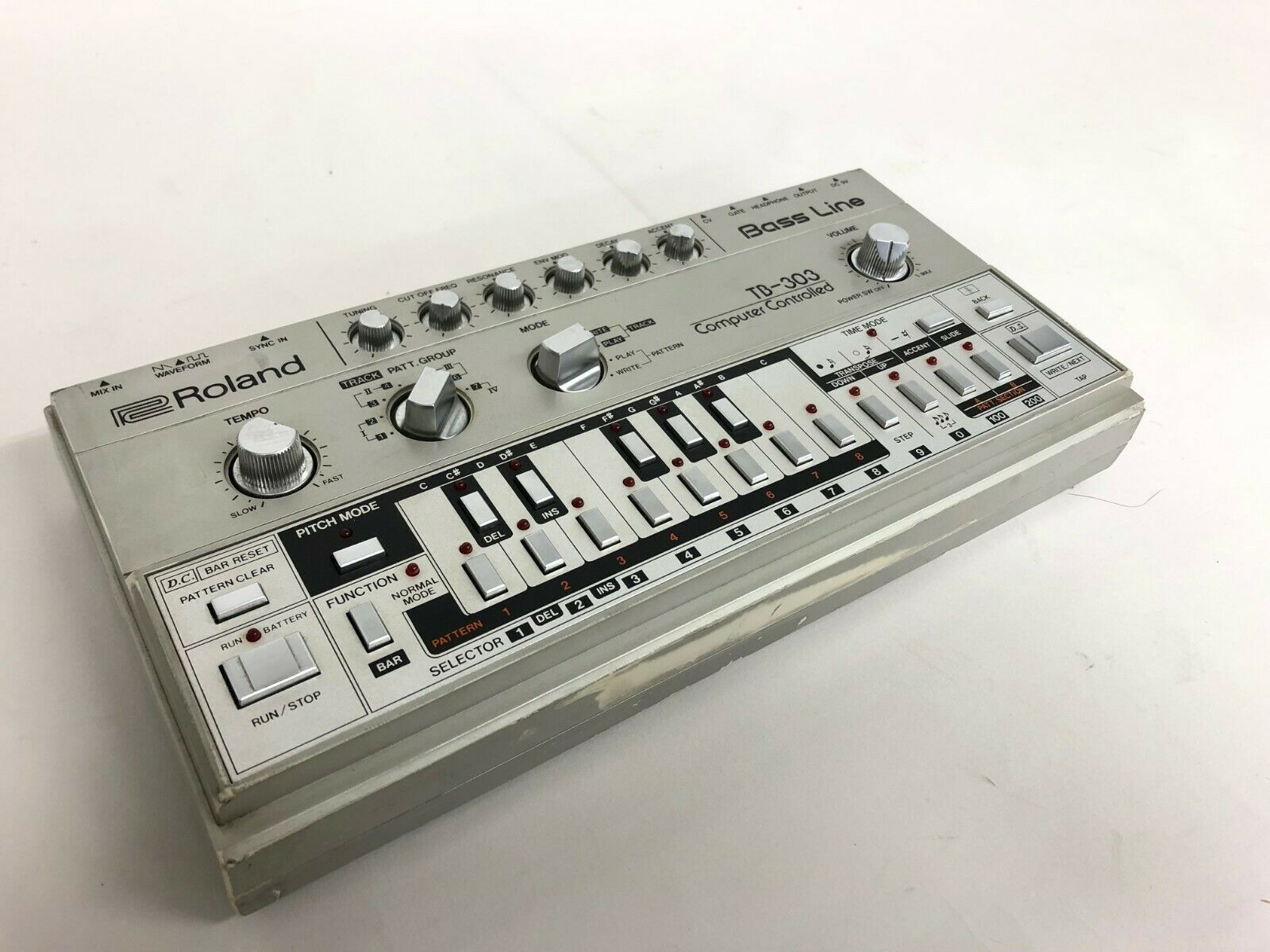 MATRIXSYNTH: Roland TB 303 Vintage Analog Bass Synthesizer