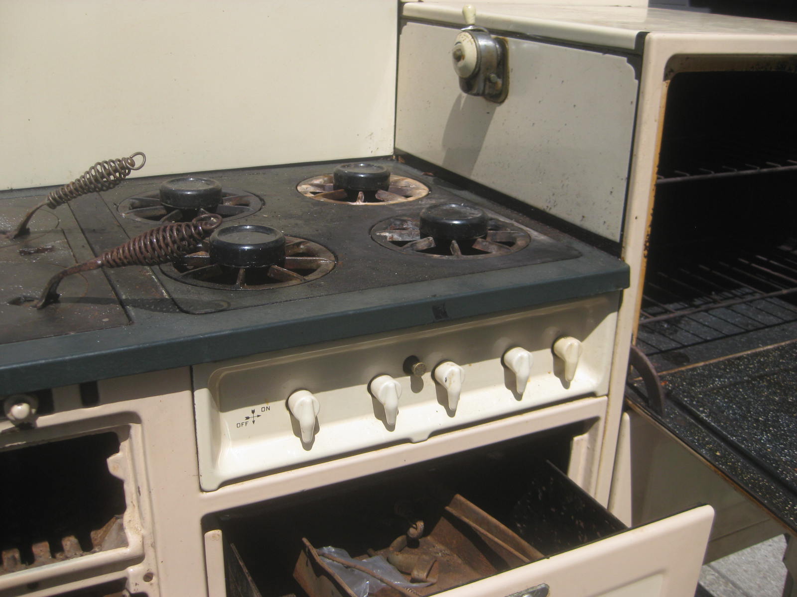 UHURU FURNITURE & COLLECTIBLES: SOLD - 1926 Antique Wood and Gas Stove ...