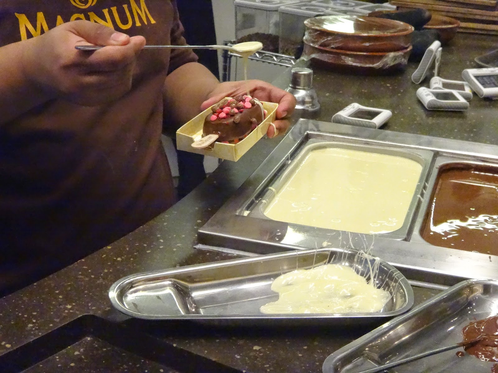 Definitely Deuxe: Magnum Manila - Ice Cream Parlour