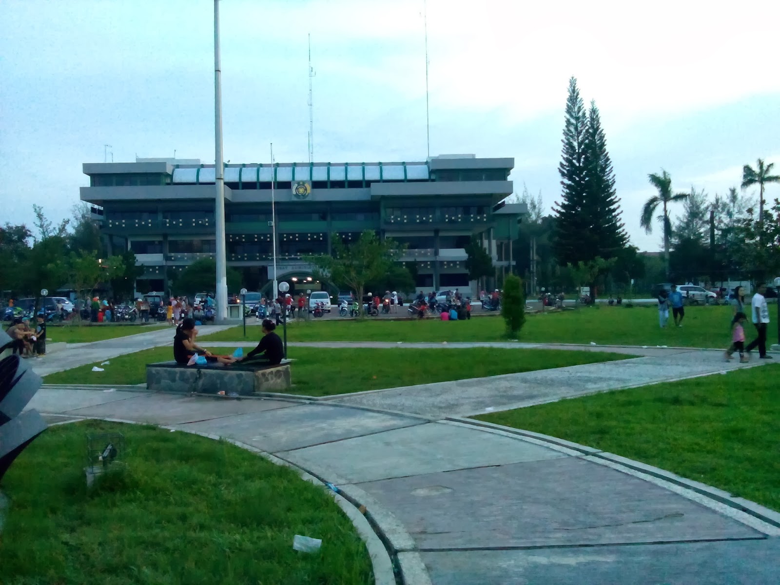 Ayo Berbagi Ilmu: Sarana Rekreasi di Taman Kampus USU