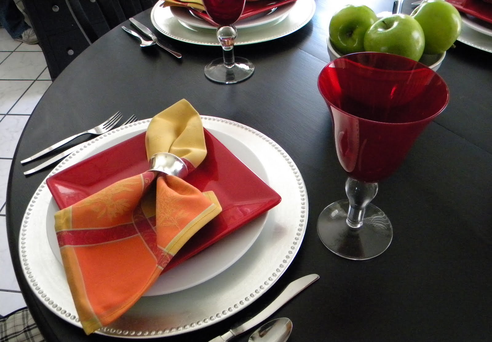 daze of grace: Apple Tablescape for Fall