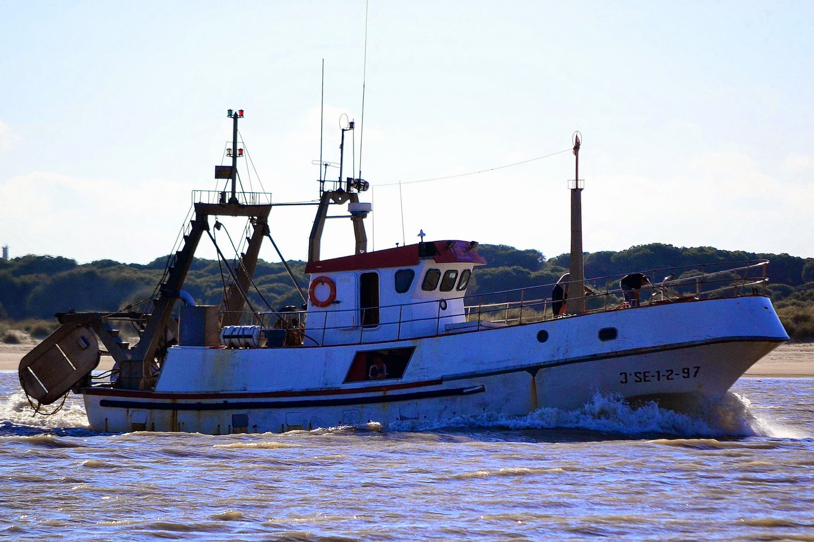 BUQUES MERCANTES A SU PASO POR SANLUCAR DE BARRAMEDA: NUEVO TALITO SEGUNDO