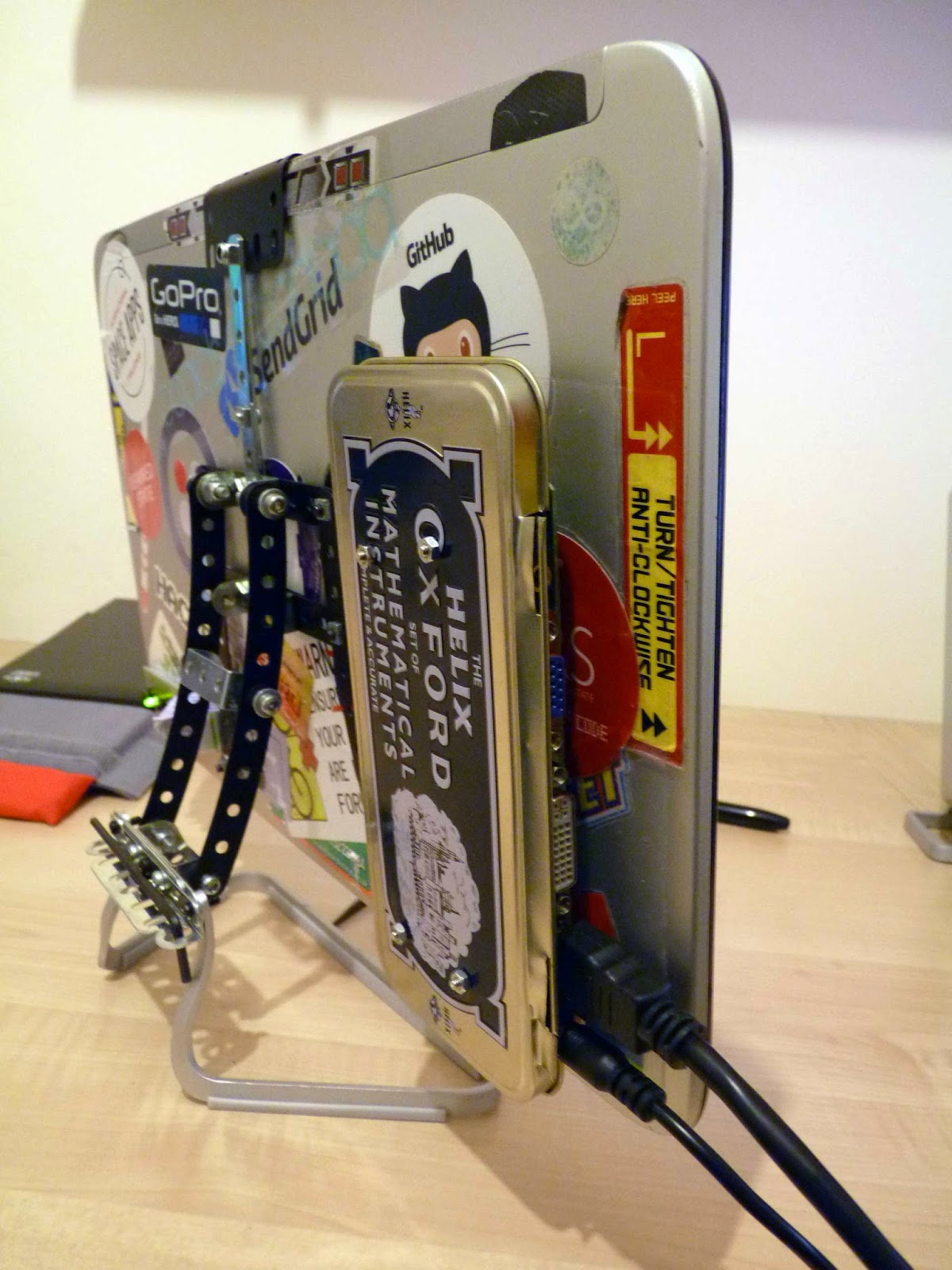 Turning a laptop screen into an external monitor.