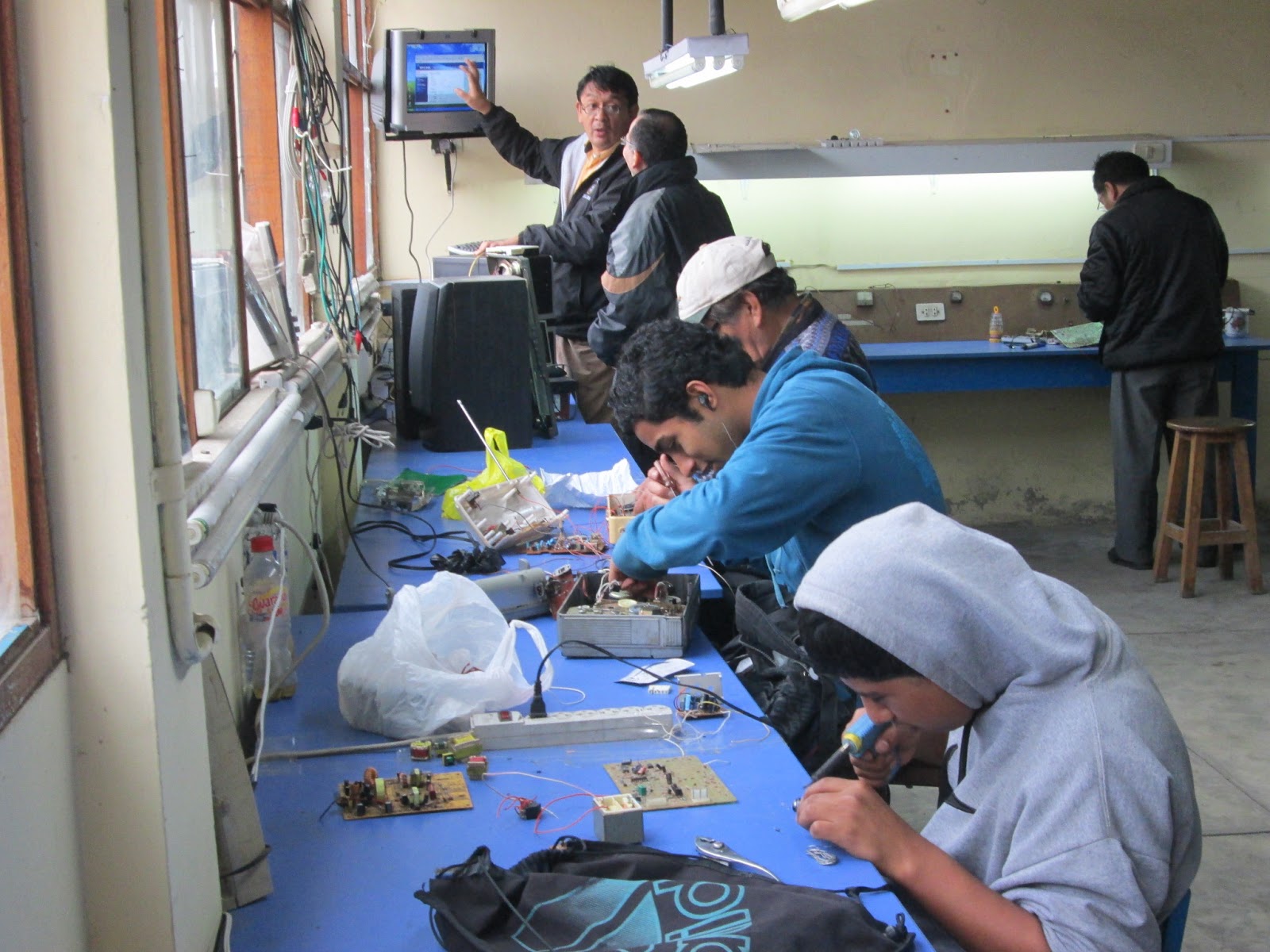 Electronica en el Cetpro Condevilla - profesor: Jose Luis Quispe Bernal ...