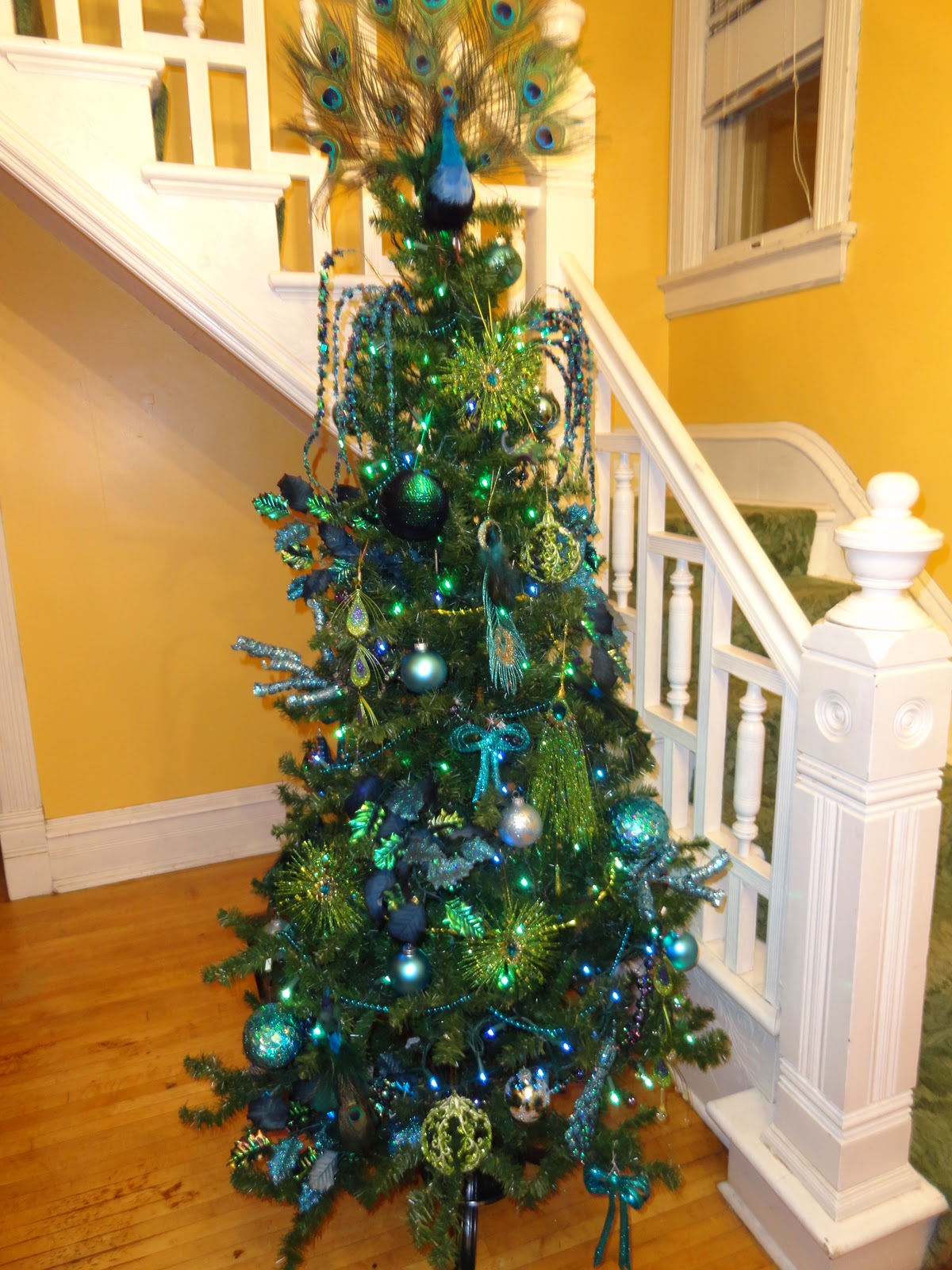 Le Beau Paon Victorien: Christmas Theme Tree 2011: Peacocks!