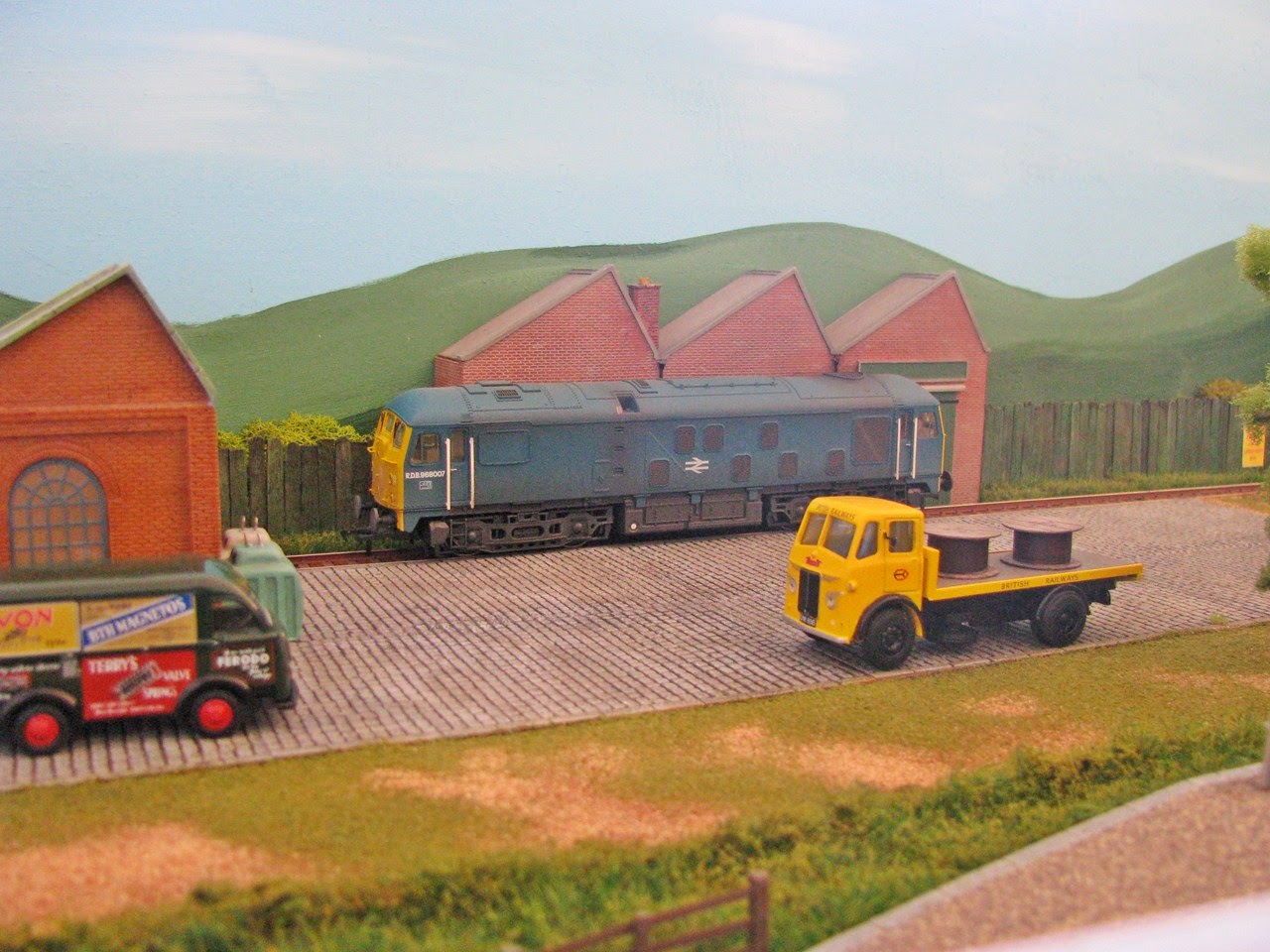 Voie de Débord: Réseau 00 : Class 24 R.D.B. 968007 coté gare