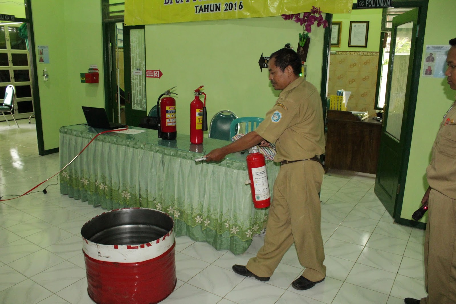 Puskesmas Laren: Cara Memadamkan Api Dengan Cara Tradisional, Modern ...