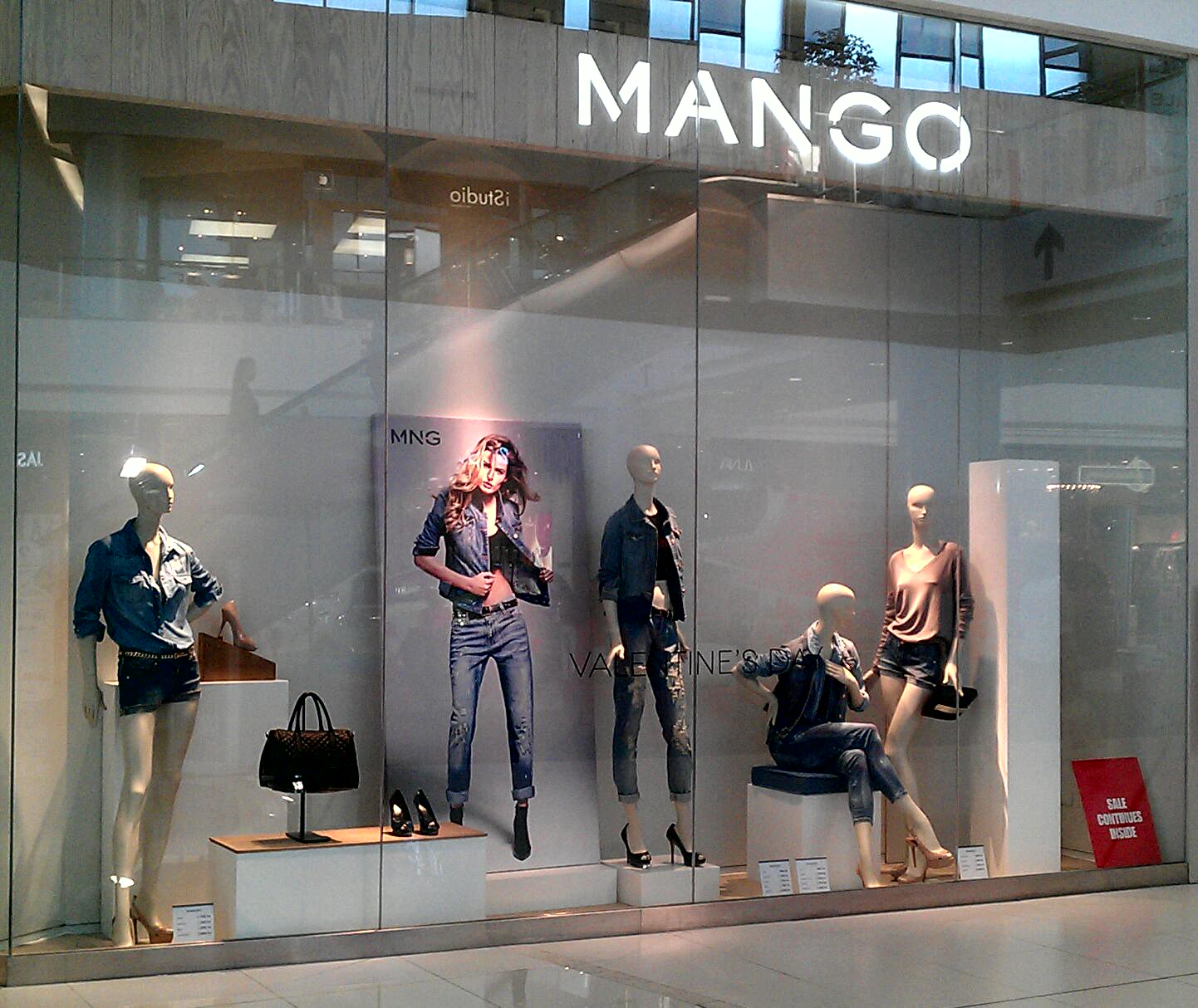 MANGO Window Display, Thailand