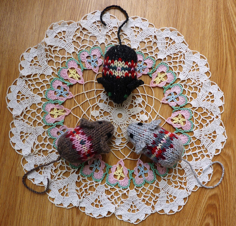 Yellow, Pink and Sparkly: Fair Isle Mice - pattern