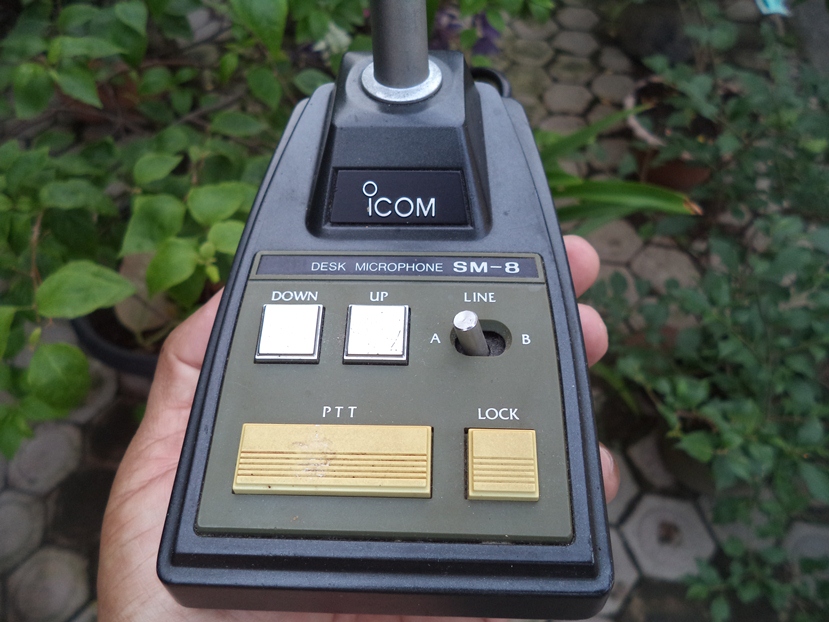 MEDAN RADIO: Icom SM-8 (terjual)