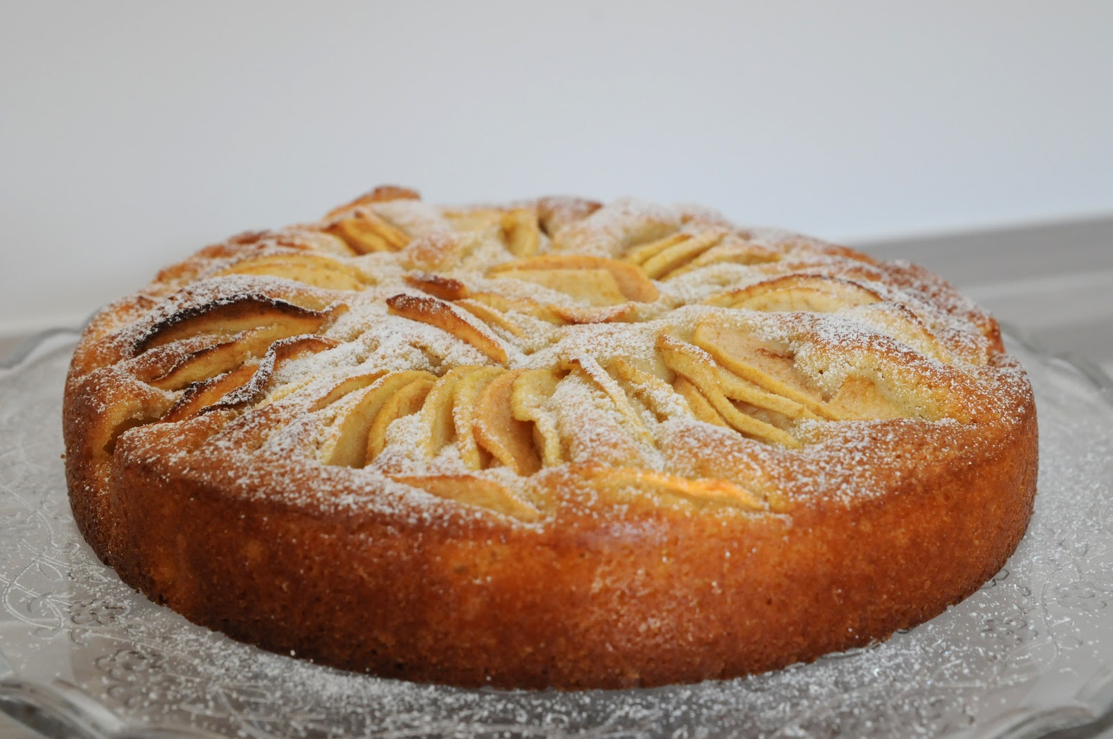 13 desserts, chacun: Jolie gâteau aux pommes et sa crème anglaise