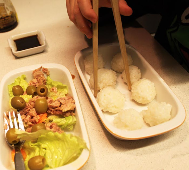 Crea momentos: SEMANA 64. Cenamos sushi-bolas.