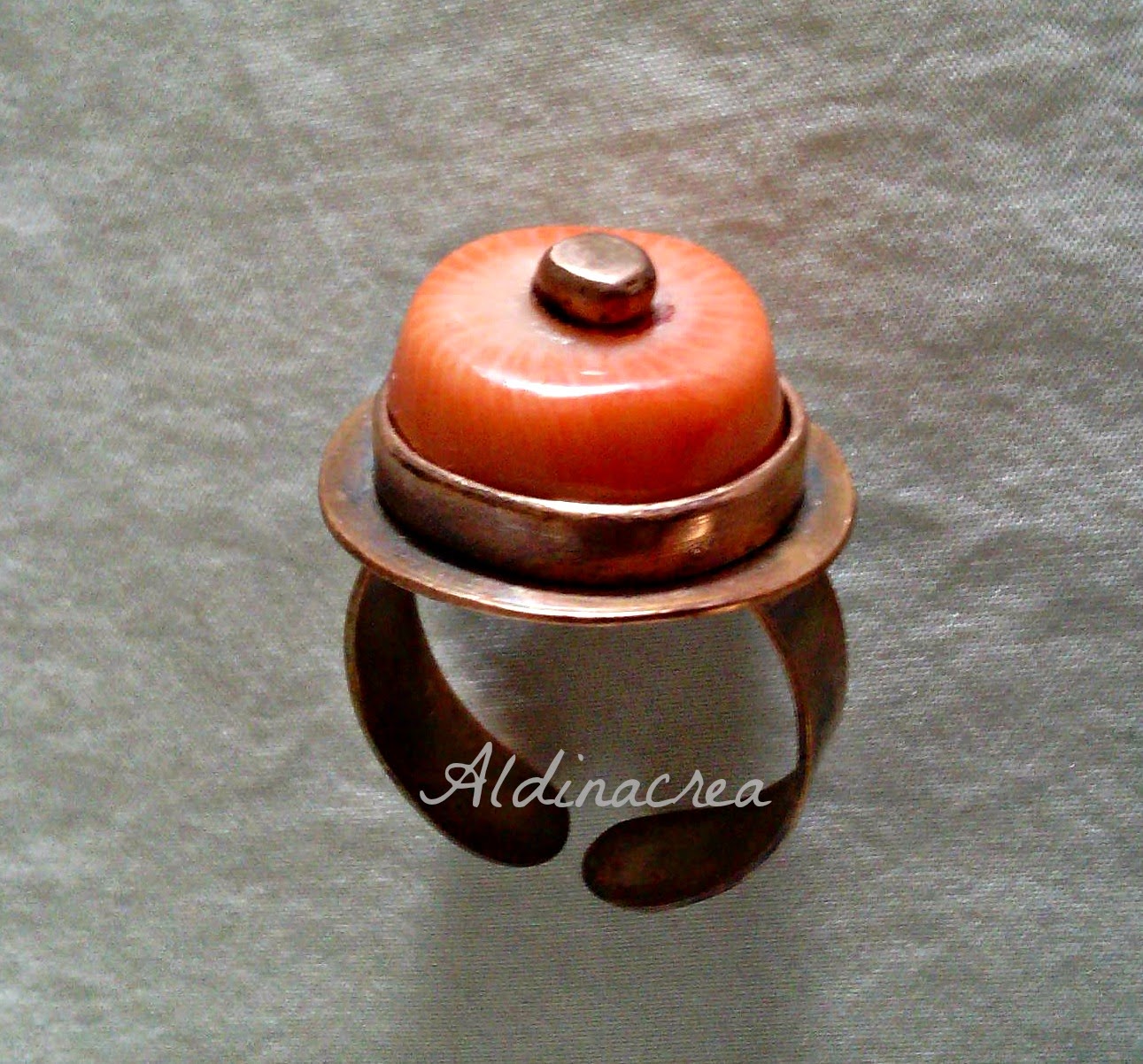 Creazioni e manufatti di Aldina: Anello con corallo rosa