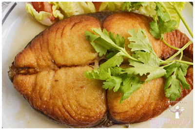 Cooking and Baking with MaeJJ: Deep Fried Batang Fish with Fish Sauce