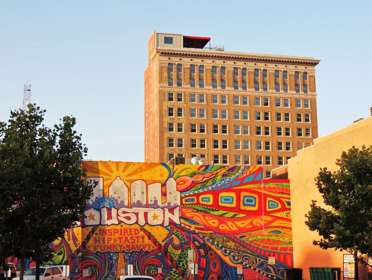 Houston in Pics: Juxtaposition: Old and New Architecture in Houston's C
