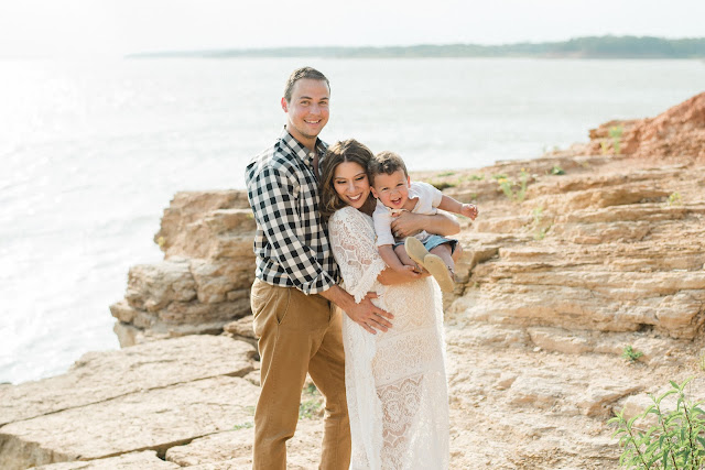 Our Lake Grapevine Maternity Photoshoot for Poppy Monroe | Jordan Dunaway
