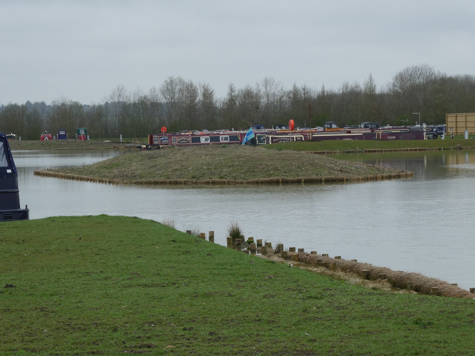 and Millie makes three: Dunchurch Pools Marina (North Oxford Canal ...
