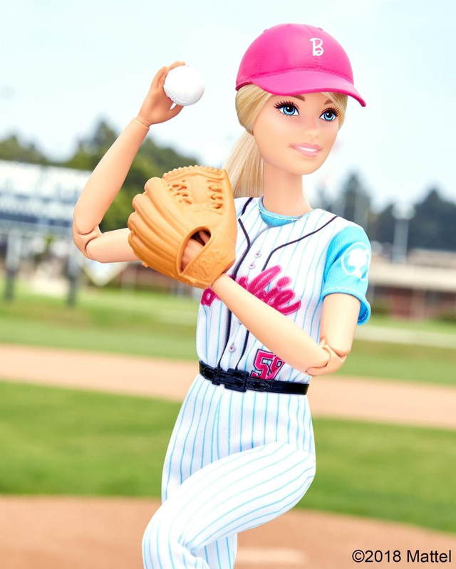 **lalka w pudełku**: MADE TO MOVE™ BARBIE® - Baseball Player 2017 (2018)