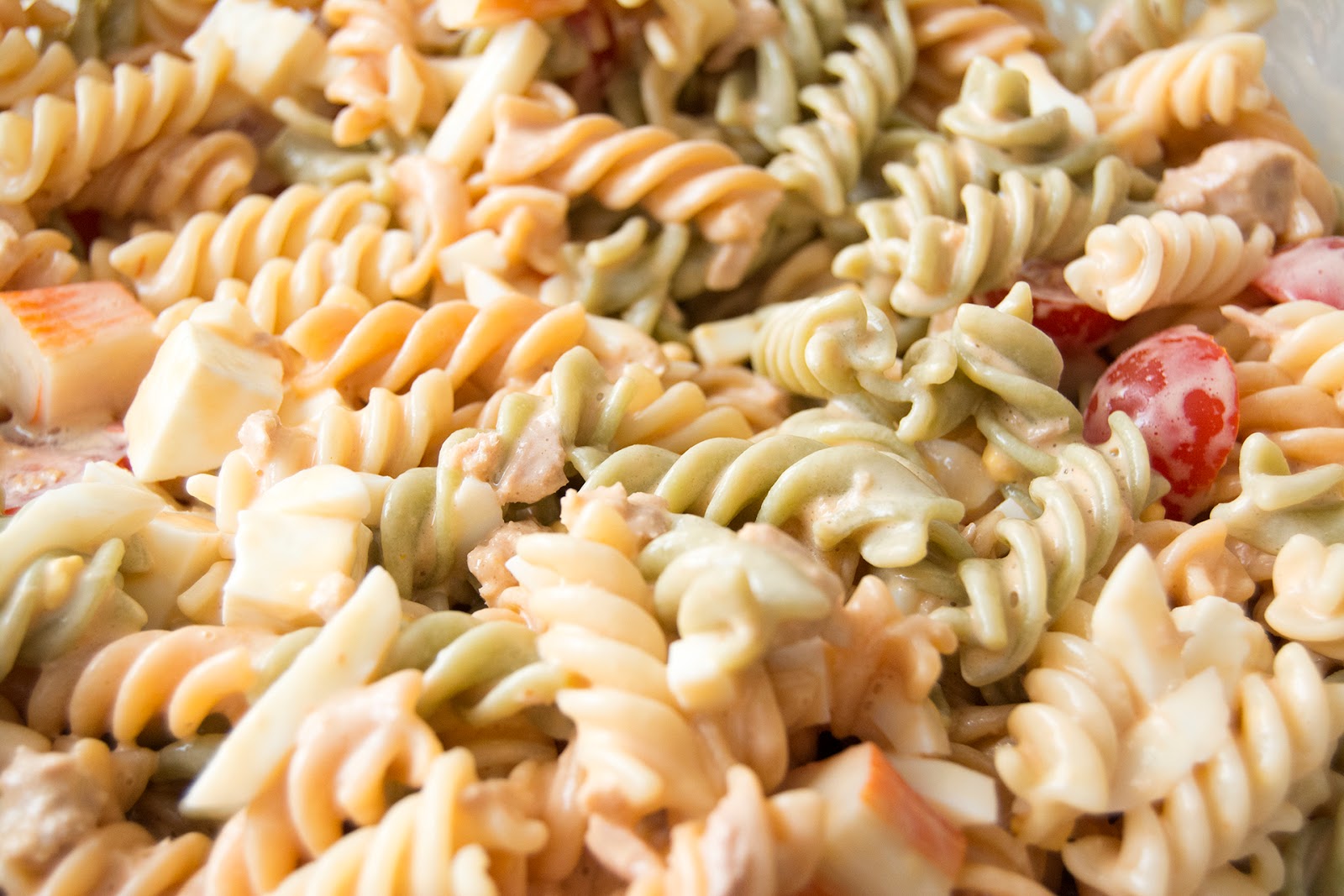 Ensalada de pasta con salsa rosa