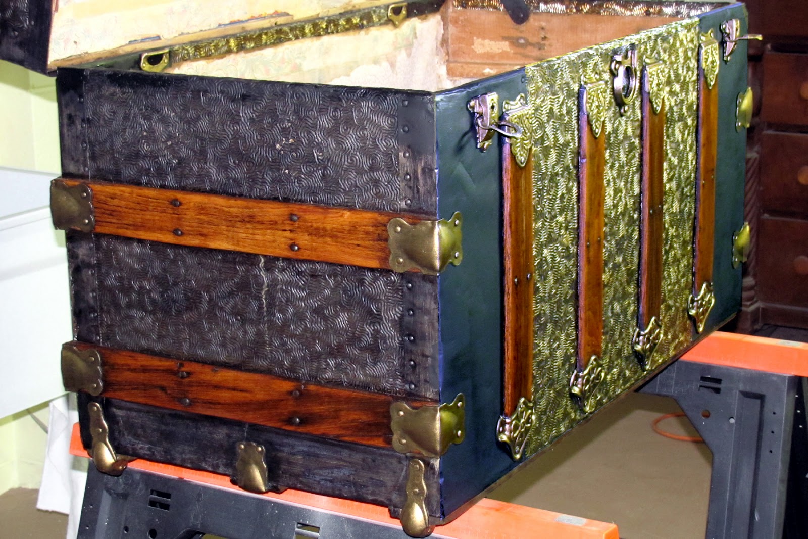 Larry's Hangout: My Old Saratoga Humpback Trunk Restoration