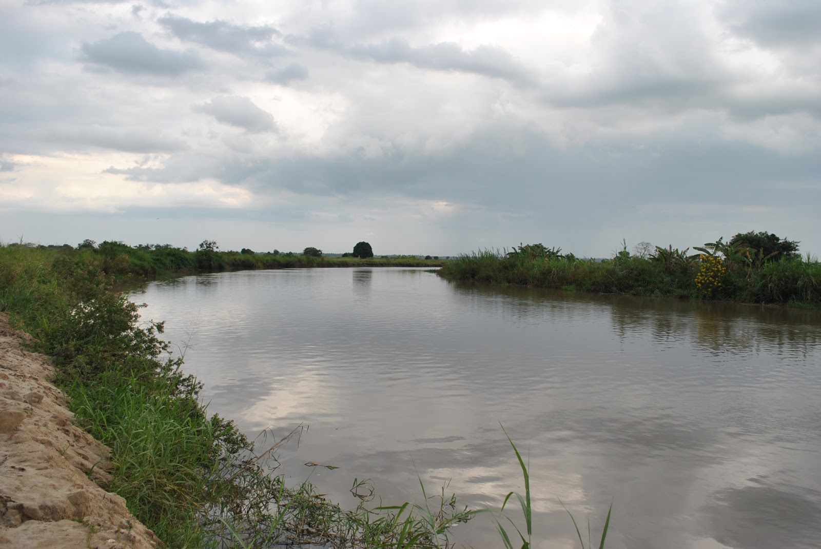 T-E-M-B-E-A Tanzania: Mto Ruvu kwenye njia ya Bagamoyo - Msata