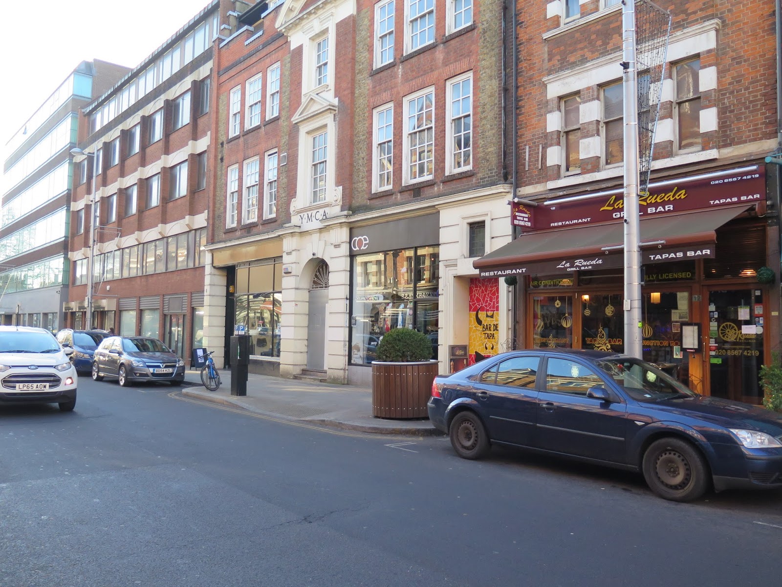 Straining over the blog..... More Tales from an Urbane Flâneur: Ealing ...