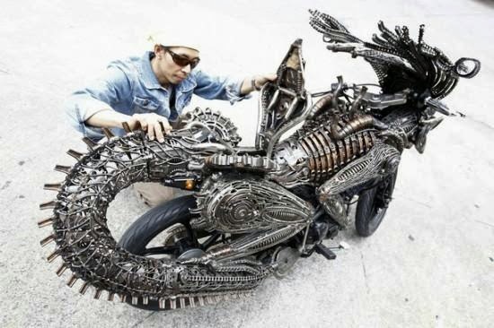 Million Posts: Awesome Alien - Predator Themed Motorcycle