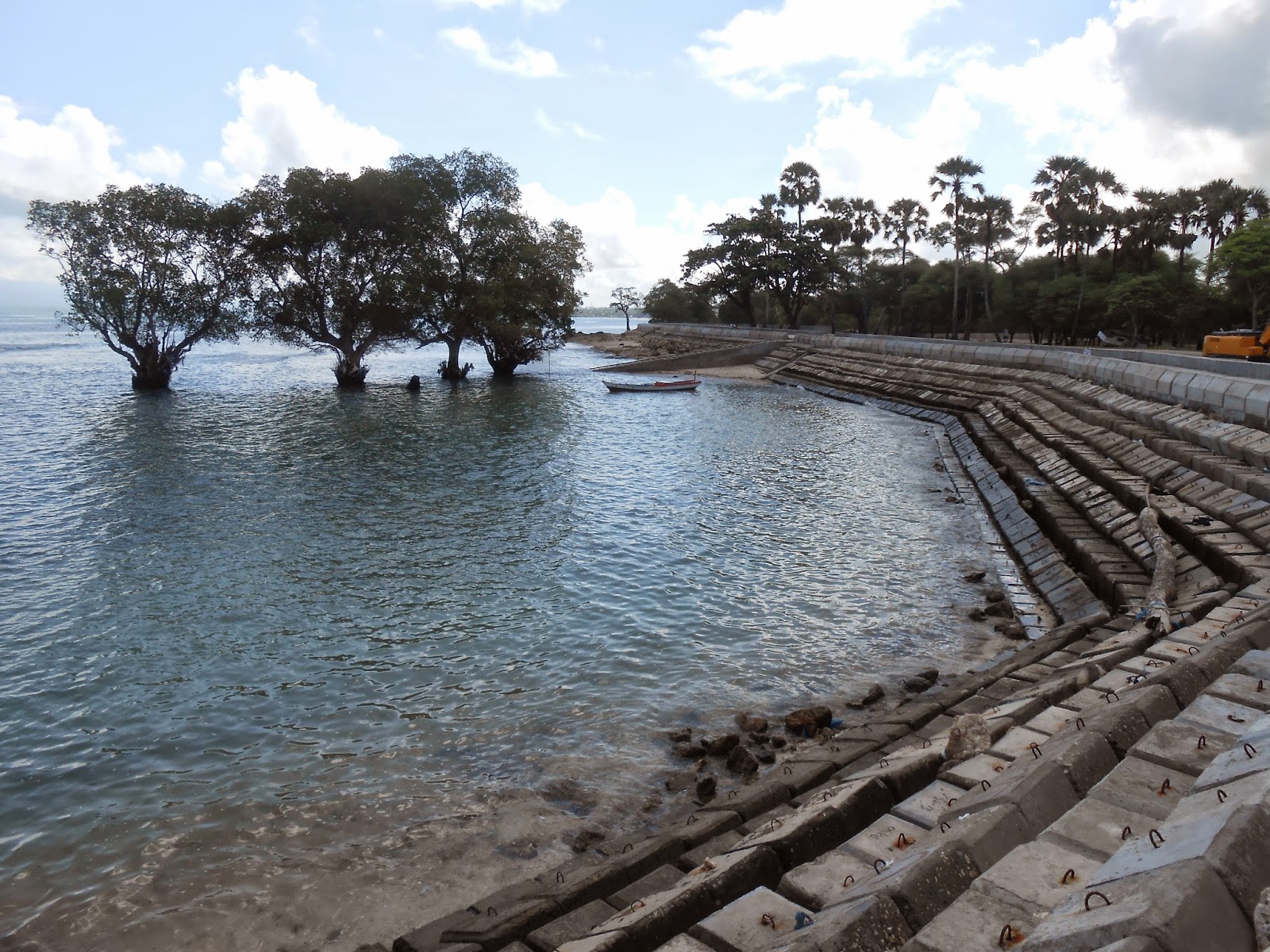Pengamanan Pantai dari Abrasi Laut di Teluk Kupang Selesai, Alat Berat ...