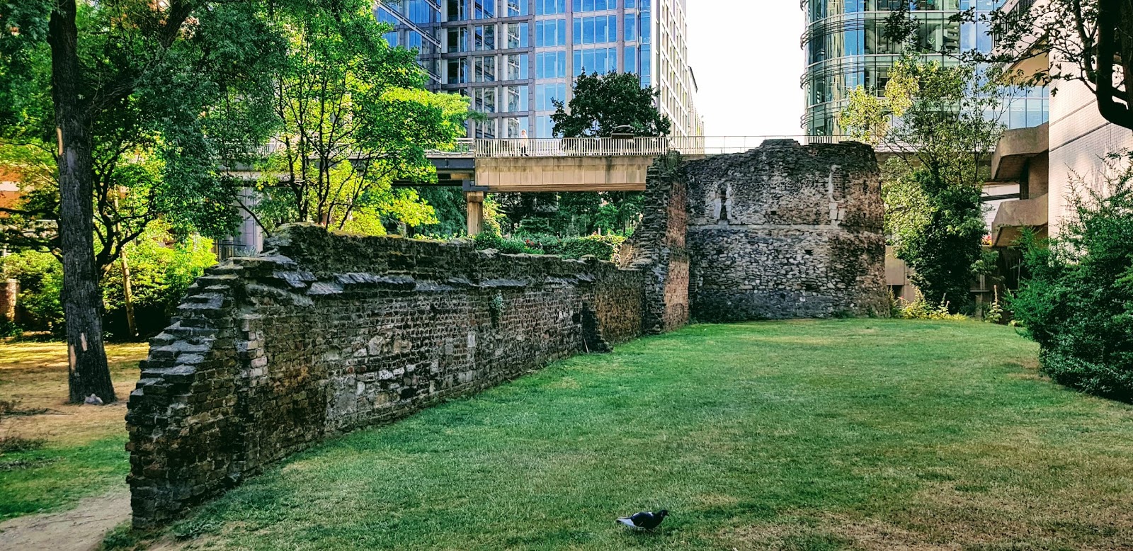 London: The Unfinished City: London's Roman Fort, Walls & Bastions