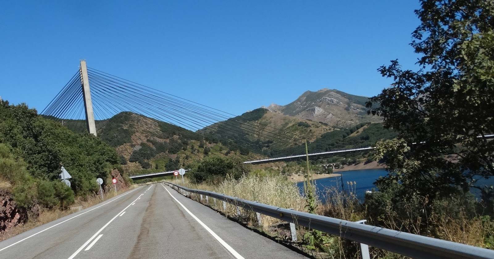 CAZANDO PUENTES: PUENTE DEL EMBALSE DE LOS BARRIOS DE LUNA