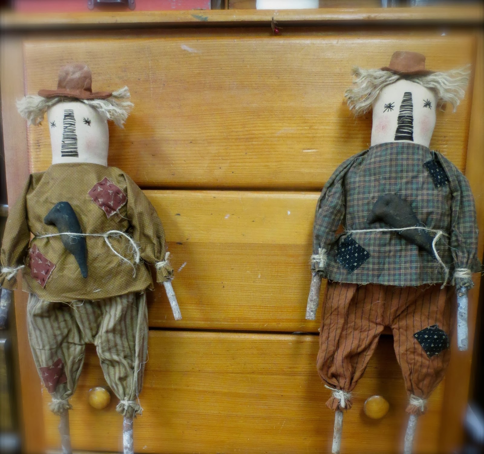 Primitives and Polka Dots: Primitive Scarecrows