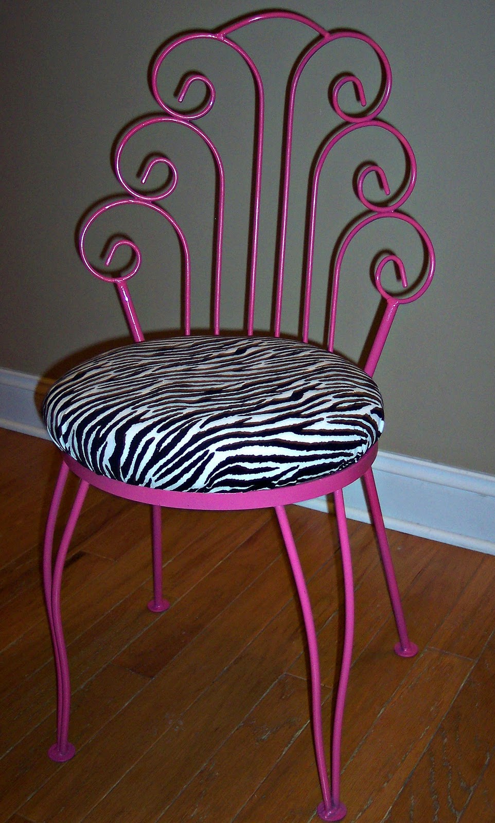 Uniquely Chic Furniture: A Little Hot Pink and Zebra Print