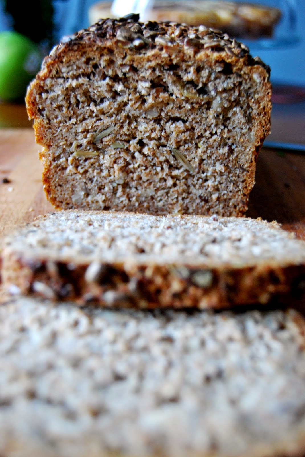 Gospodyni Miejska: Chleb razowy, pszenno-żytni z ziarnami