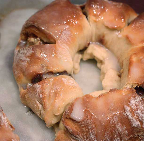 The Nummy Little Blog: Swedish T-Ring Bread