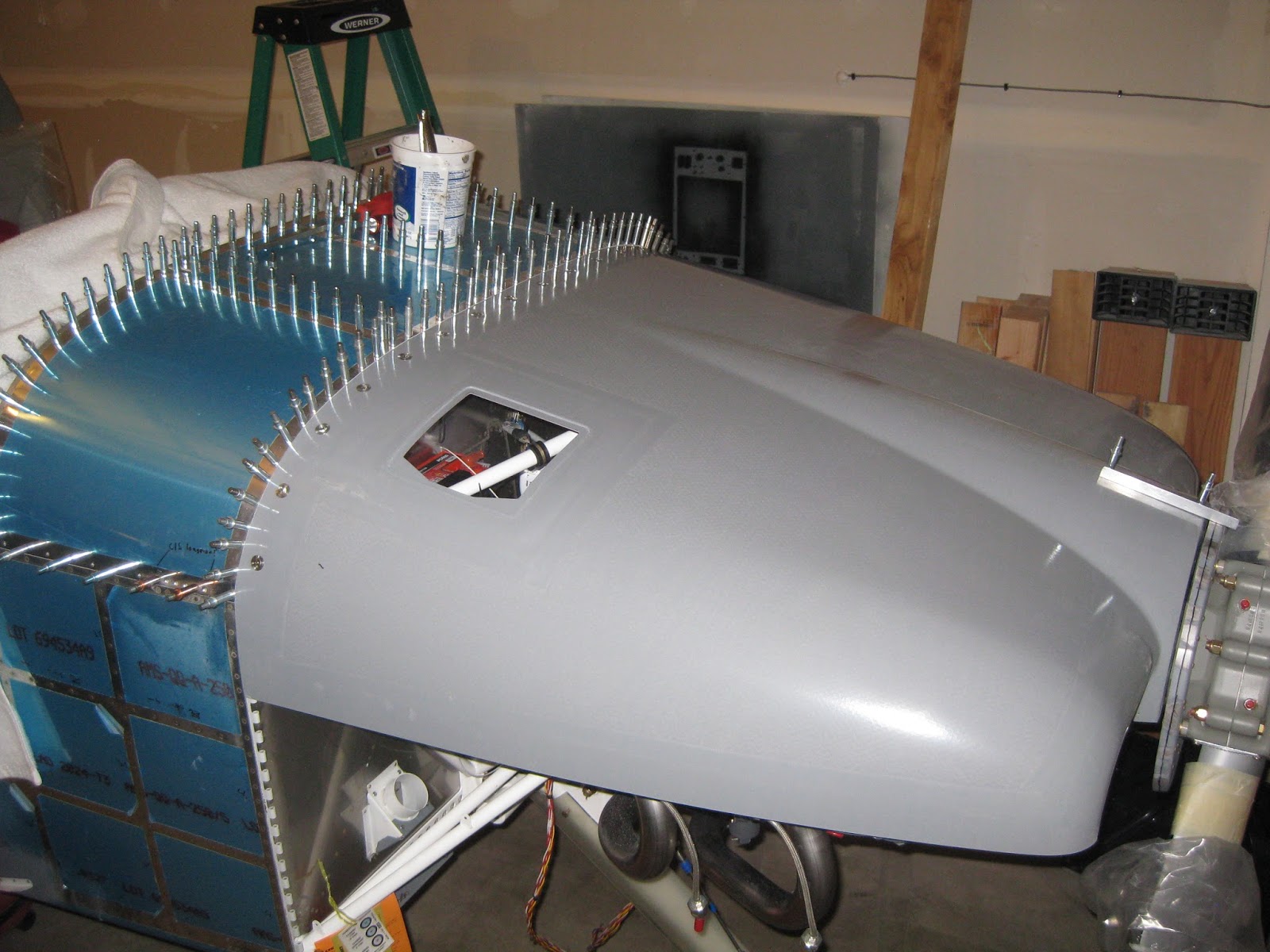 E's Van's RV-14A: Finish: Cowling. Upper cowl mounting completed.